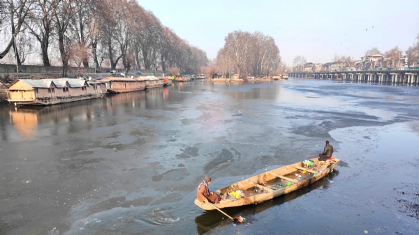 Kashmir Valley Under Deep Freeze As Srinagar Records Season's Coldest ...